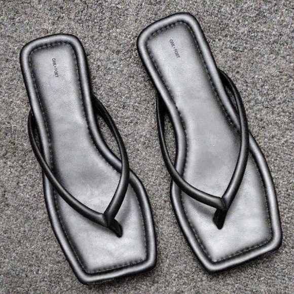 OAK + FORT | Shoes | Oak Fort Padded Squre Toe Flip Flops | Poshmark